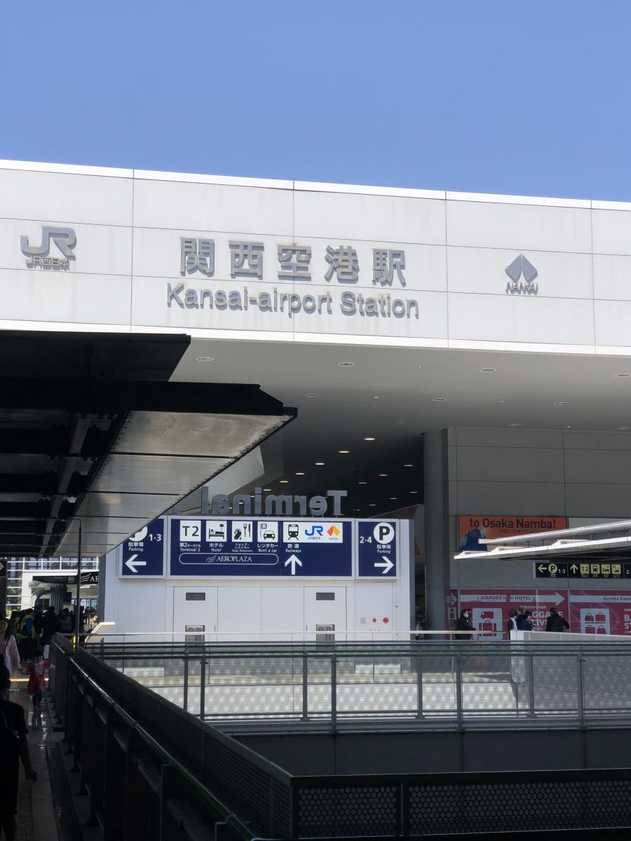 The Haruka Hello Kitty Train from Osaka to Kyoto - lyfe abroad