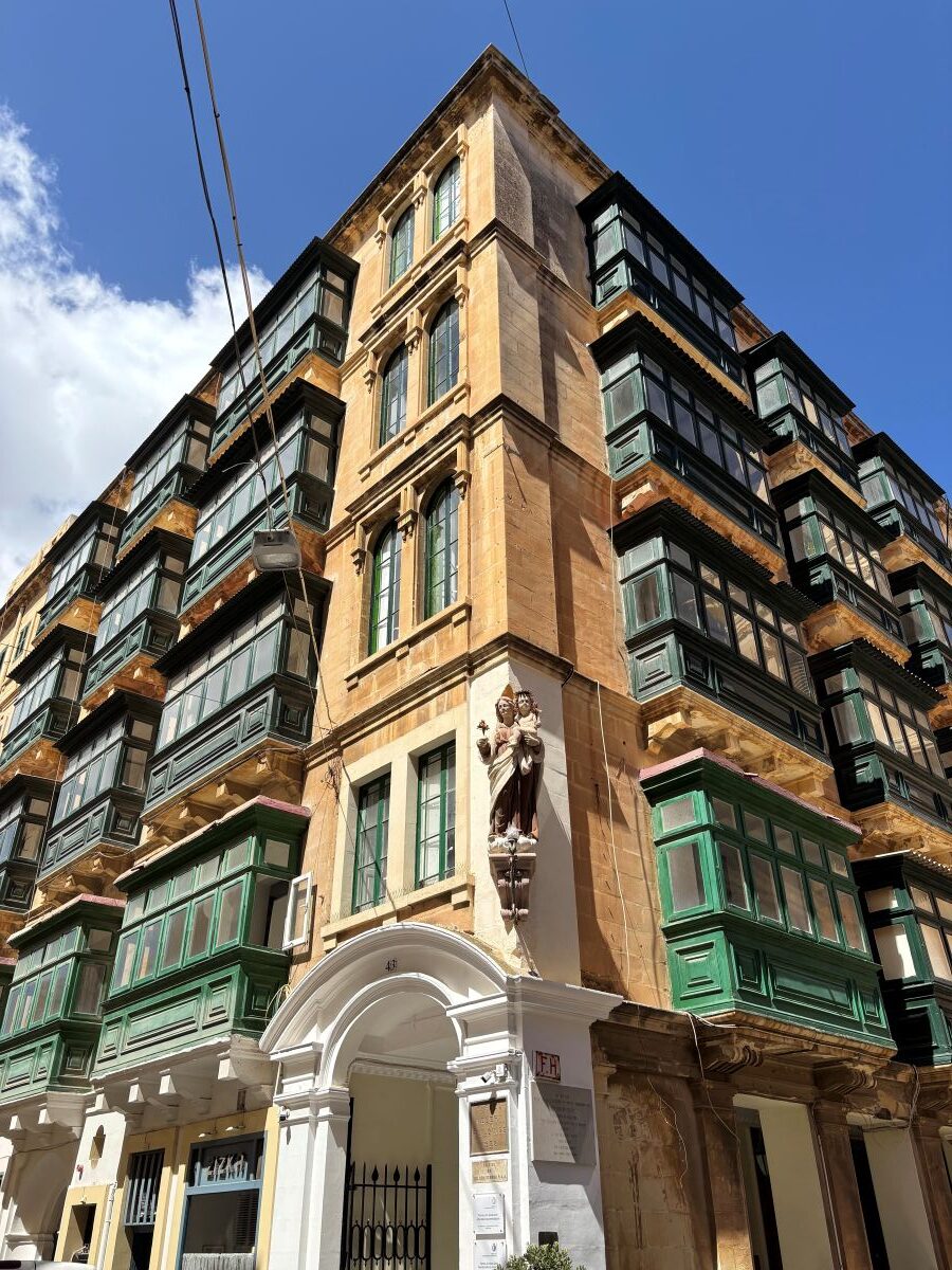 vall build 10 - lyfe abroad