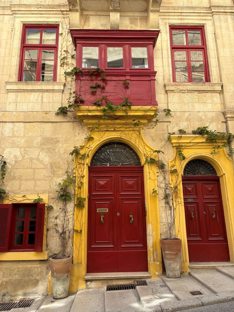 vall build 5 - lyfe abroad