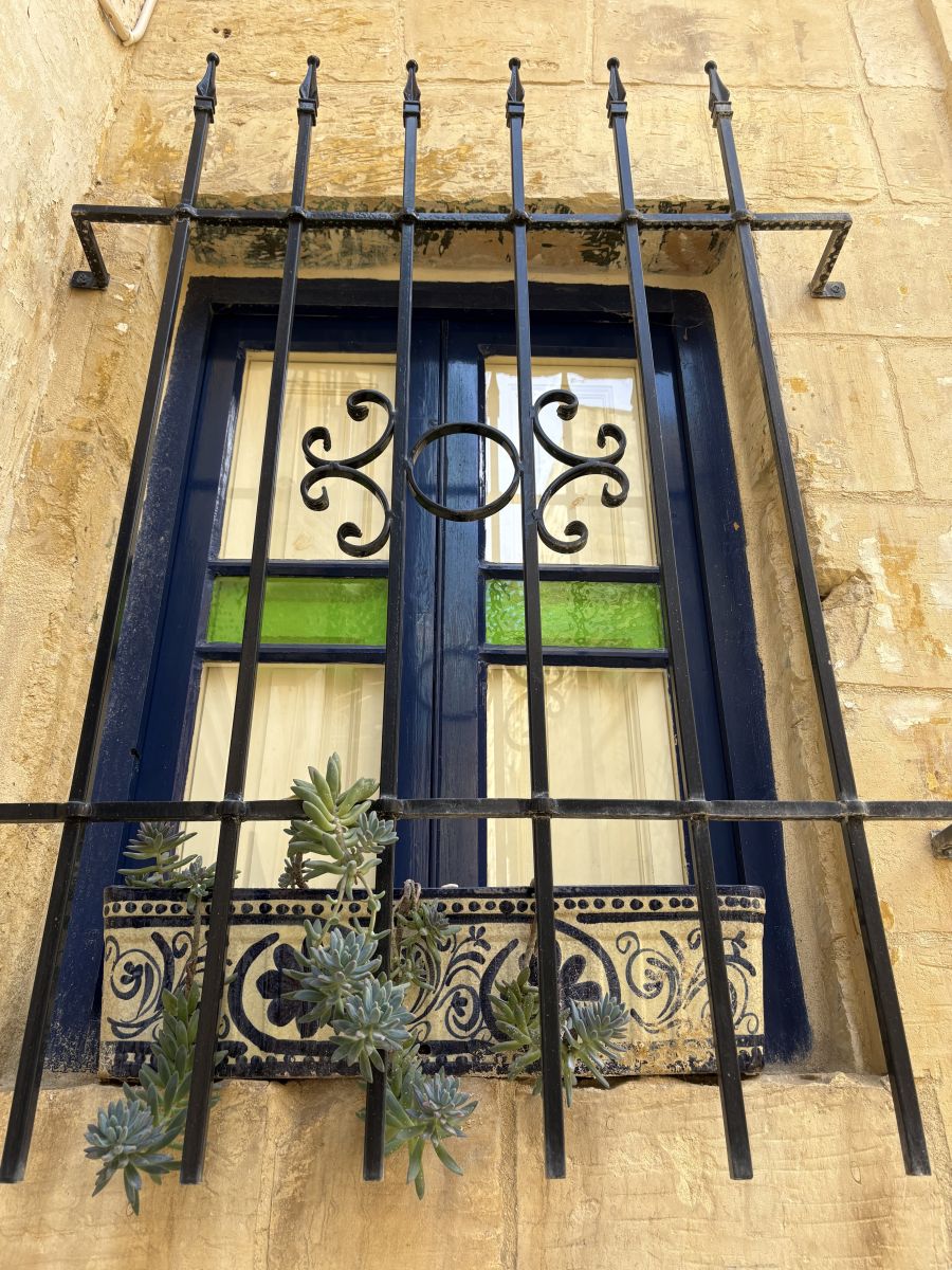window 6 - lyfe abroad